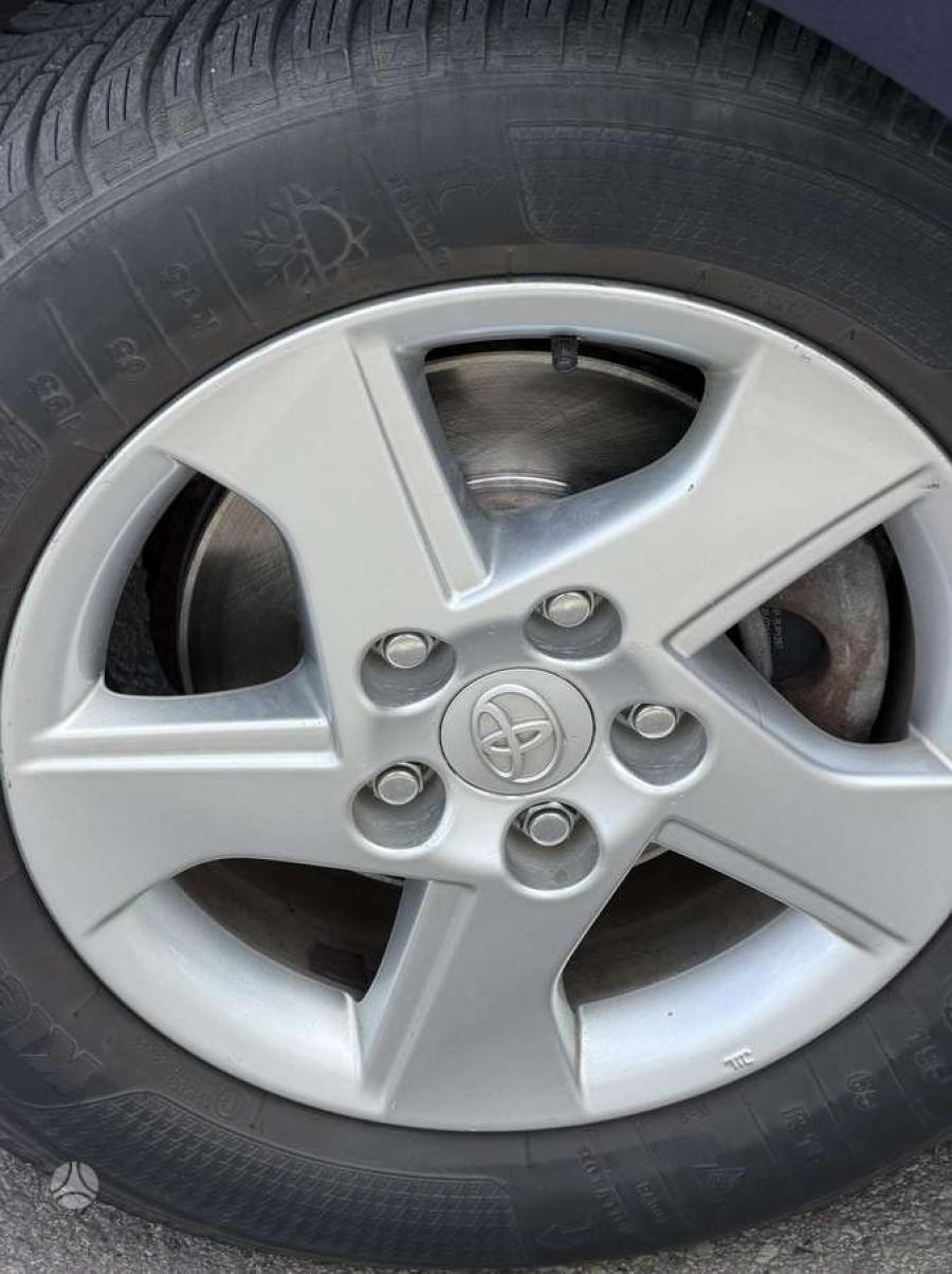 Zils Toyota Auris 2011 Viļņa, ar dzinēja tilpumu 1.80 L un nobraukumu 221 tūkst. km par 6450 €, foto 7 vietnē AUTOMOTO.COM.LV