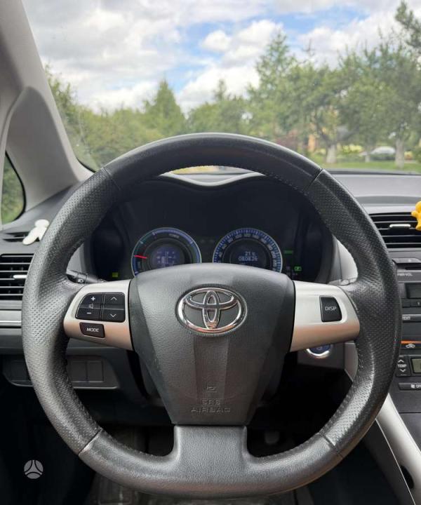 Blue Toyota Auris 2011 in Vilnius, with an engine capacity of 1.80 L and mileage of 221 thousand km for 6450 €, photo 9 on AUTOMOTO.COM.LV