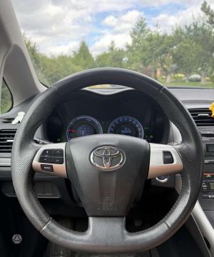 Zils Toyota Auris 2011 Viļņa, ar dzinēja tilpumu 1.80 L un nobraukumu 221 tūkst. km par 6450 €, foto 10 vietnē AUTOMOTO.COM.LV