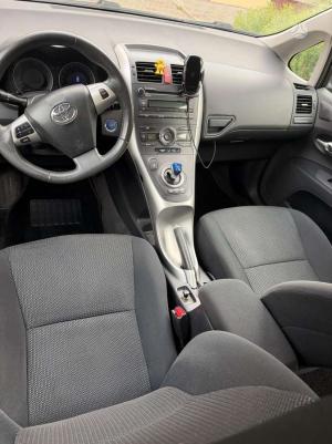 Zils Toyota Auris 2011 Viļņa, ar dzinēja tilpumu 1.80 L un nobraukumu 221 tūkst. km par 6450 €, foto 11 vietnē AUTOMOTO.COM.LV