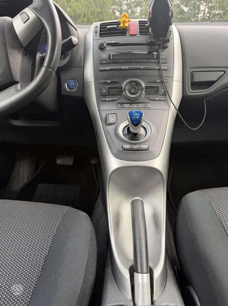 Zils Toyota Auris 2011 Viļņa, ar dzinēja tilpumu 1.80 L un nobraukumu 221 tūkst. km par 6450 €, foto 14 vietnē AUTOMOTO.COM.LV