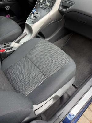 Zils Toyota Auris 2011 Viļņa, ar dzinēja tilpumu 1.80 L un nobraukumu 221 tūkst. km par 6450 €, foto 15 vietnē AUTOMOTO.COM.LV