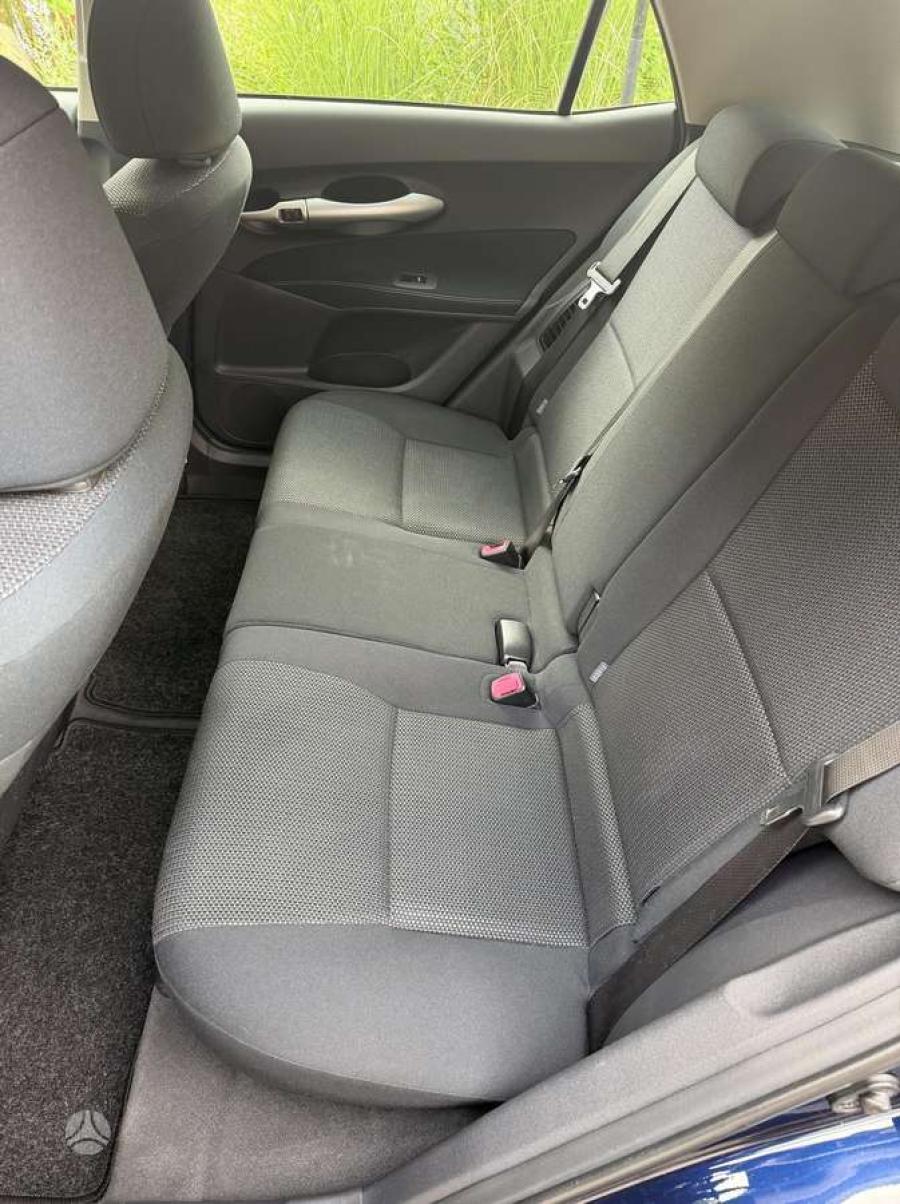 Zils Toyota Auris 2011 Viļņa, ar dzinēja tilpumu 1.80 L un nobraukumu 221 tūkst. km par 6450 €, foto 16 vietnē AUTOMOTO.COM.LV