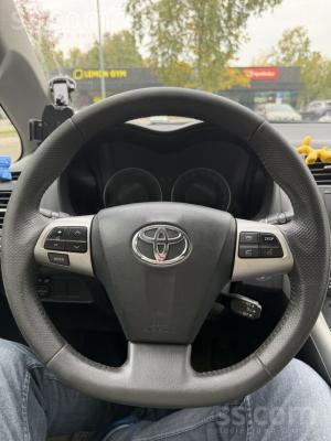 Blue Toyota Auris 2011 in Riga, with an engine capacity of 1.80 L and mileage of 247 thousand km for 6290 €, photo 8 on AUTOMOTO.COM.LV