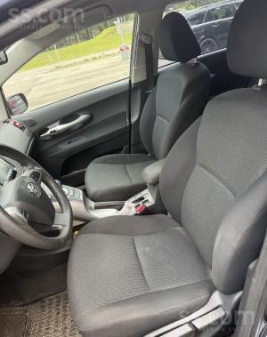 Blue Toyota Auris 2011 in Riga, with an engine capacity of 1.80 L and mileage of 247 thousand km for 6290 €, photo 9 on AUTOMOTO.COM.LV