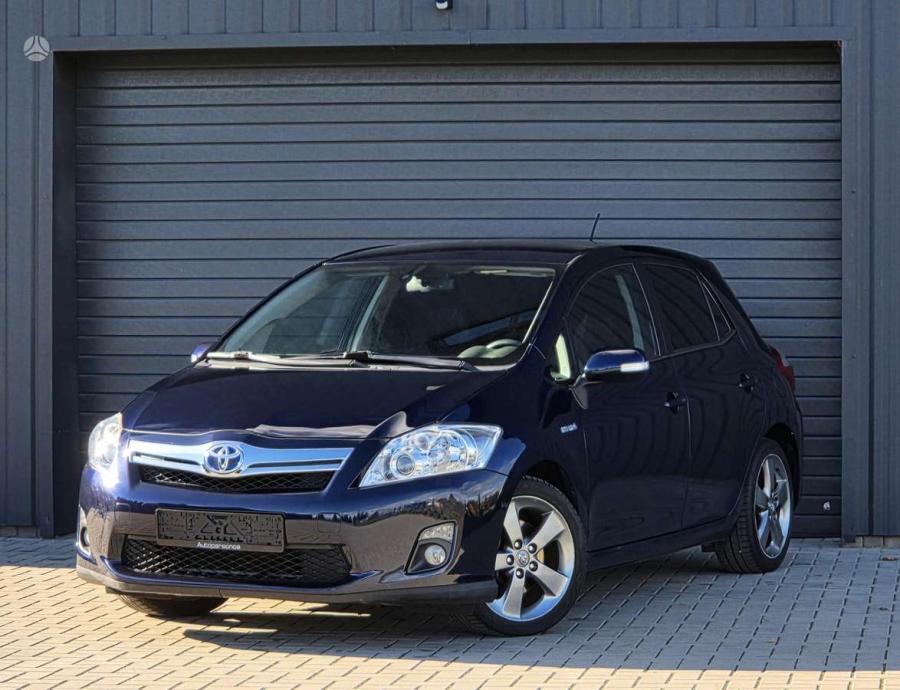 Blue Toyota Auris 2012 in Kaunas, with an engine capacity of 1.80 L and mileage of 285 thousand km for 6200 €, photo 4 on AUTOMOTO.COM.LV