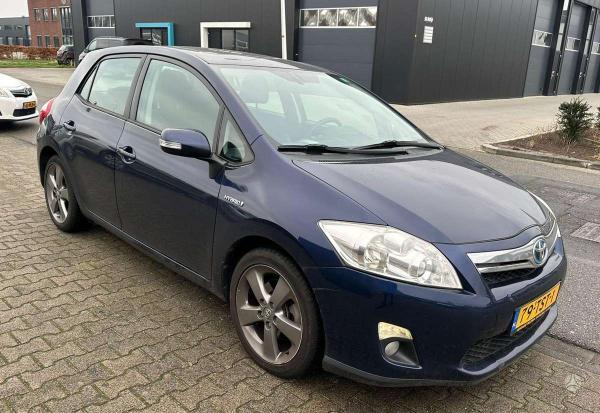 Blue Toyota Auris 2012 in Vilnius, with an engine capacity of 1.80 L and mileage of 256 thousand km for 6500 €, photo 2 on AUTOMOTO.COM.LV