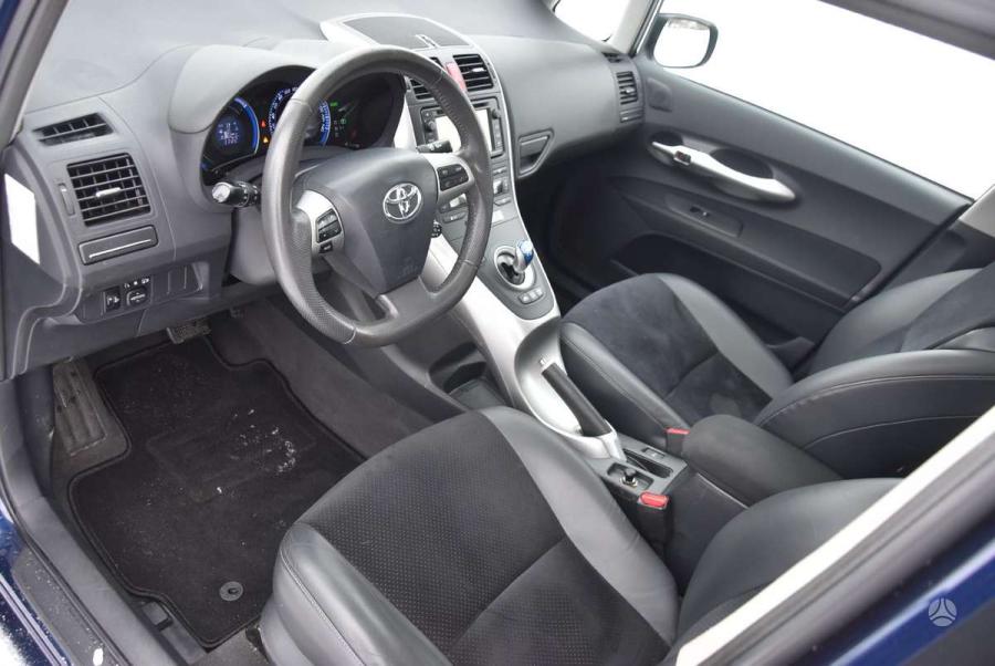 Zils Toyota Auris 2012 Viļņa, ar dzinēja tilpumu 1.80 L un nobraukumu 255 tūkst. km par 6500 €, foto 14 vietnē AUTOMOTO.COM.LV