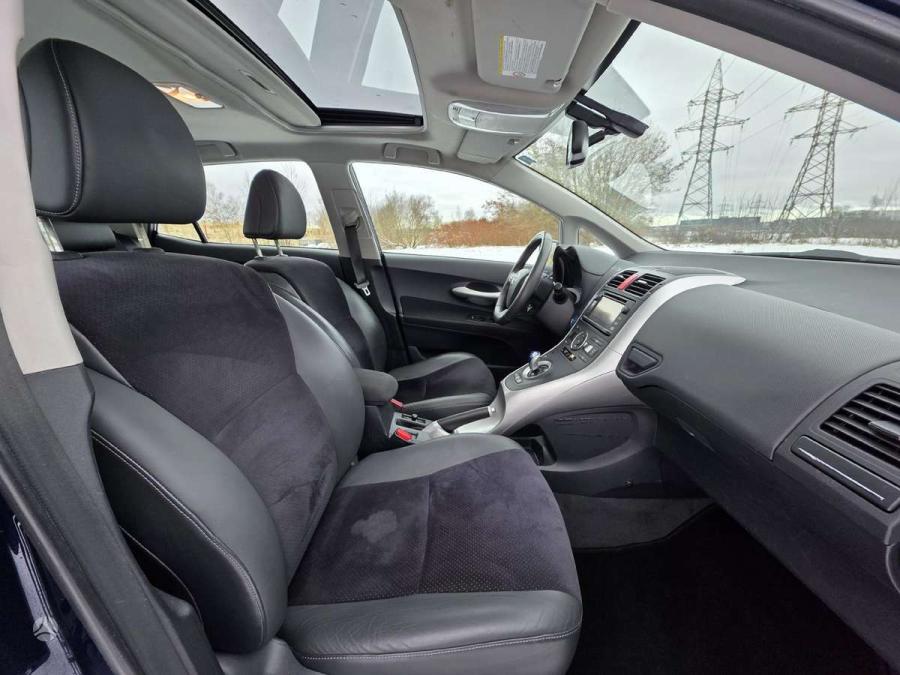 Zils Toyota Auris 2012 Viļņa, ar dzinēja tilpumu 1.80 L un nobraukumu 255 tūkst. km par 6500 €, foto 24 vietnē AUTOMOTO.COM.LV