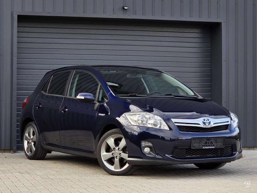 Blue Toyota Auris 2012 in Kaunas, with an engine capacity of 1.80 L and mileage of 285 thousand km for 6250 €, photo 7 on AUTOMOTO.COM.LV