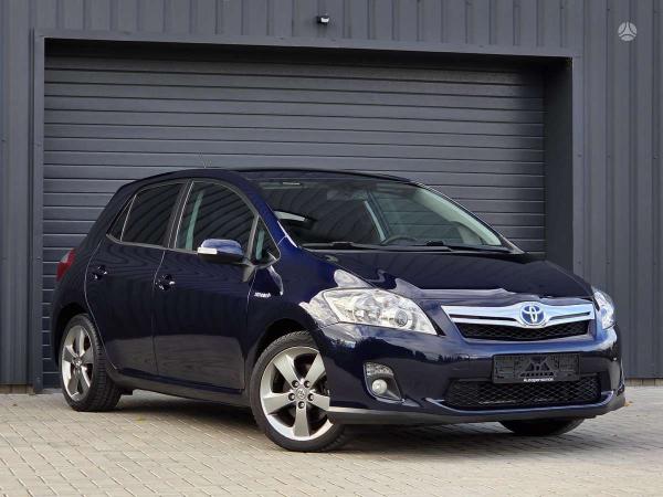 Blue Toyota Auris 2012 in Kaunas, with an engine capacity of 1.80 L and mileage of 285 thousand km for 6250 €, photo 1 on AUTOMOTO.COM.LV