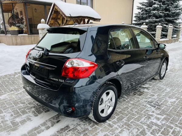 Blue Toyota Auris 2012 in Prienai, with an engine capacity of 1.80 L and mileage of 296 thousand km for 6199 €, photo 5 on AUTOMOTO.COM.LV
