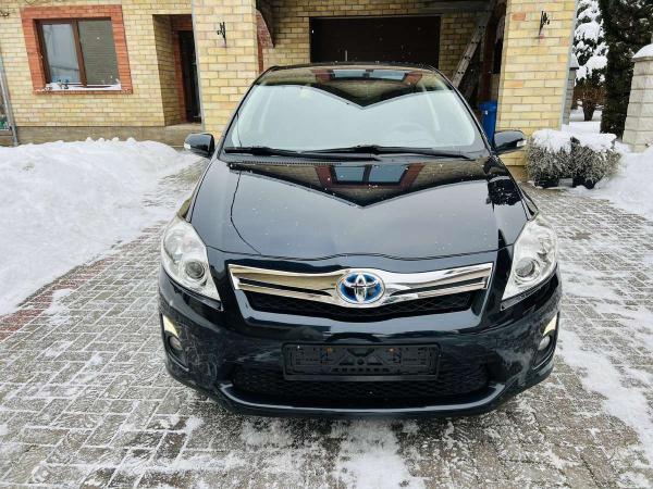 Blue Toyota Auris 2012 in Prienai, with an engine capacity of 1.80 L and mileage of 296 thousand km for 6199 €, photo 8 on AUTOMOTO.COM.LV