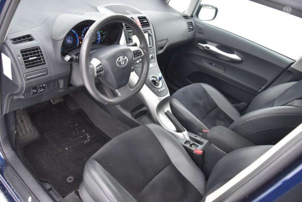 Blue Toyota Auris 2012 in Vilnius, with an engine capacity of 1.80 L and mileage of 256 thousand km for 6500 €, photo 1 on AUTOMOTO.COM.LV