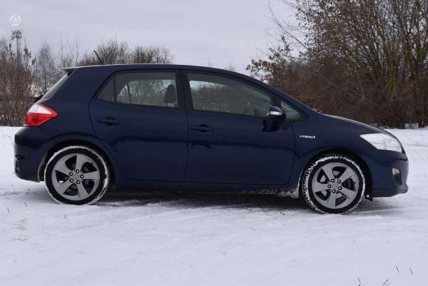 Blue Toyota Auris 2012 in Vilnius, with an engine capacity of 1.80 L and mileage of 256 thousand km for 6500 €, photo 9 on AUTOMOTO.COM.LV
