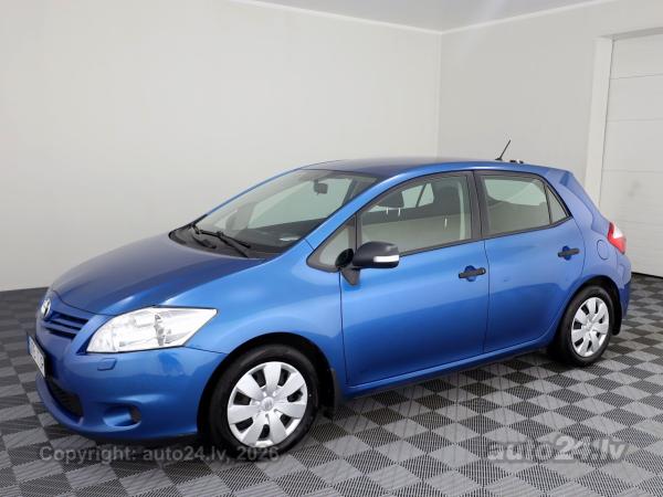 Blue Toyota Auris 2012 in Tallinn, with an engine capacity of 1.60 L and mileage of 258 thousand km for 2499 €, photo 3 on AUTOMOTO.COM.LV