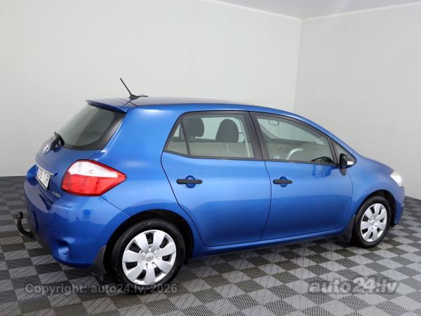 Blue Toyota Auris 2012 in Tallinn, with an engine capacity of 1.60 L and mileage of 258 thousand km for 2499 €, photo 4 on AUTOMOTO.COM.LV
