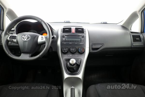 Blue Toyota Auris 2012 in Tallinn, with an engine capacity of 1.60 L and mileage of 258 thousand km for 2499 €, photo 6 on AUTOMOTO.COM.LV