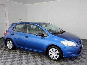 Zils Toyota Auris 2012 Tallina, ar dzinēja tilpumu 1.60 L un nobraukumu 258 tūkst. km par 2499 €, foto  vietnē AUTOMOTO.COM.LV