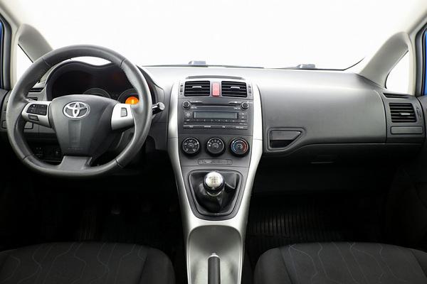Zils Toyota Auris 2012 Tallina, ar dzinēja tilpumu 1.60 L un nobraukumu 258 tūkst. km par 2499 €, foto 6 vietnē AUTOMOTO.COM.LV