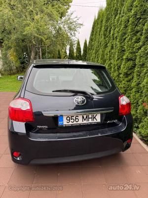 Zils Toyota Auris 2012 Tallina, ar dzinēja tilpumu 1.60 L un nobraukumu 230 tūkst. km par 3900 €, foto 5 vietnē AUTOMOTO.COM.LV