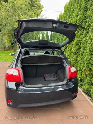 Zils Toyota Auris 2012 Tallina, ar dzinēja tilpumu 1.60 L un nobraukumu 230 tūkst. km par 3900 €, foto 6 vietnē AUTOMOTO.COM.LV