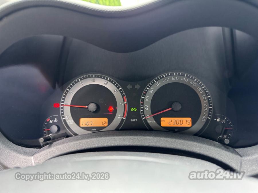 Zils Toyota Auris 2012 Tallina, ar dzinēja tilpumu 1.60 L un nobraukumu 230 tūkst. km par 3900 €, foto 8 vietnē AUTOMOTO.COM.LV