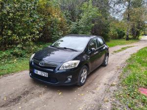 Zils Toyota Auris 2012 Rīga, ar dzinēja tilpumu 1.80 L un nobraukumu 229 tūkst. km par 6490 €, foto  vietnē AUTOMOTO.COM.LV
