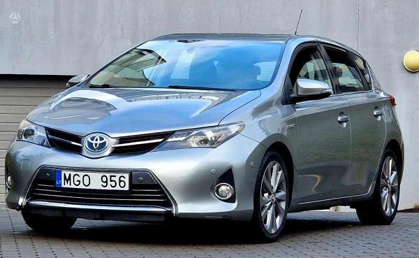 Zils Toyota Auris 2013 Viļņa, ar dzinēja tilpumu 1.80 L un nobraukumu 216 tūkst. km par 6800 €, foto 2 vietnē AUTOMOTO.COM.LV