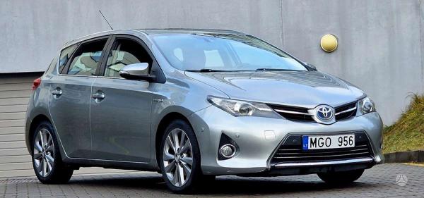 Zils Toyota Auris 2013 Viļņa, ar dzinēja tilpumu 1.80 L un nobraukumu 216 tūkst. km par 6800 €, foto 3 vietnē AUTOMOTO.COM.LV