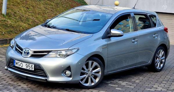 Zils Toyota Auris 2013 Viļņa, ar dzinēja tilpumu 1.80 L un nobraukumu 216 tūkst. km par 6800 €, foto 4 vietnē AUTOMOTO.COM.LV