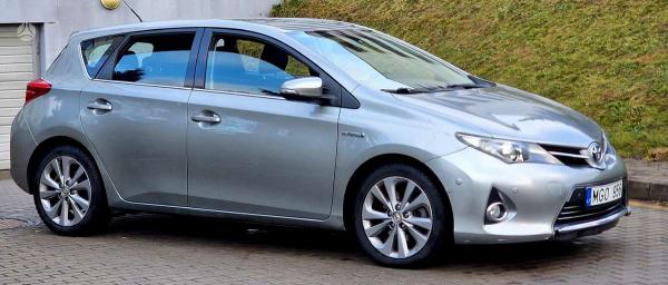 Zils Toyota Auris 2013 Viļņa, ar dzinēja tilpumu 1.80 L un nobraukumu 216 tūkst. km par 6800 €, foto 5 vietnē AUTOMOTO.COM.LV