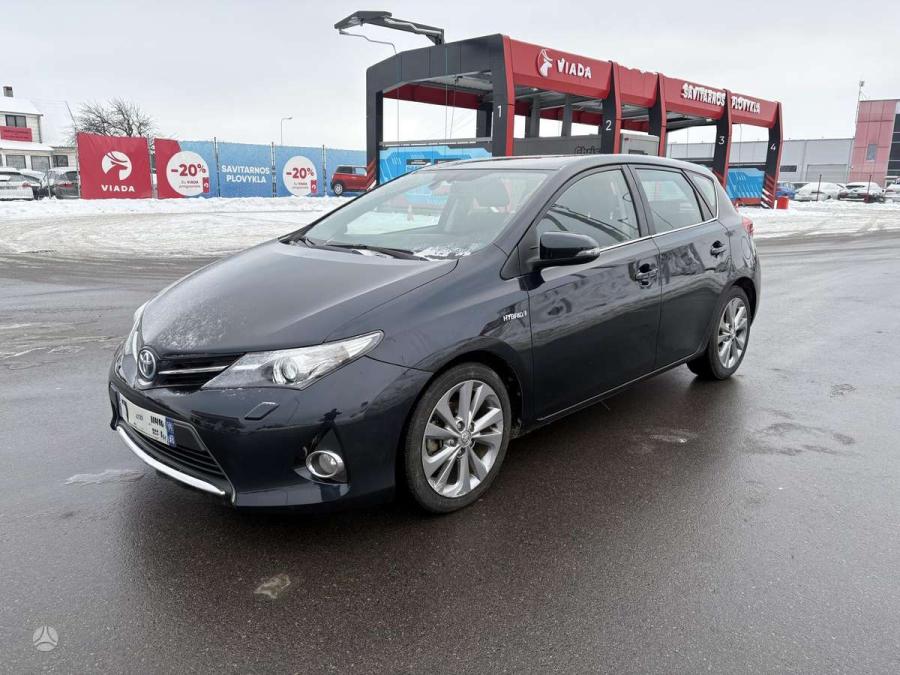 Blue Toyota Auris 2013 in Taurage, with an engine capacity of 1.80 L and mileage of 120 thousand km for 6300 €, photo 1 on AUTOMOTO.COM.LV