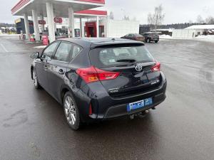 Blue Toyota Auris 2013 in Taurage, with an engine capacity of 1.80 L and mileage of 120 thousand km for 6300 €, photo 3 on AUTOMOTO.COM.LV