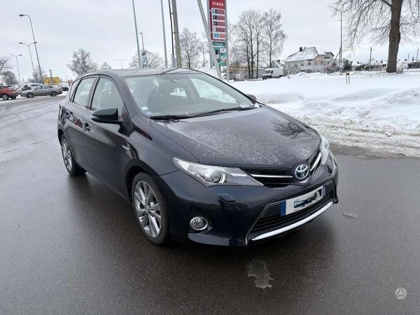 Blue Toyota Auris 2013 in Taurage, with an engine capacity of 1.80 L and mileage of 120 thousand km for 6300 €, photo 7 on AUTOMOTO.COM.LV