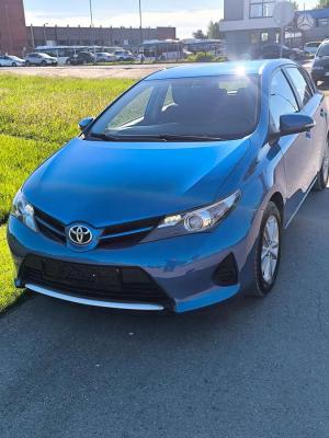 Zils Toyota Auris 2013 Šauļi, ar dzinēja tilpumu 1.36 L un nobraukumu 230 tūkst. km par 5400 €, foto  vietnē AUTOMOTO.COM.LV
