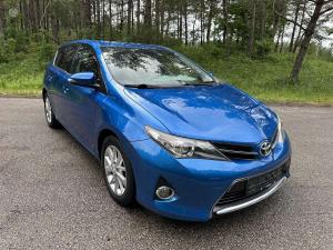 Blue Toyota Auris 2013 in Ukmerge, with an engine capacity of 1.36 L and mileage of 210 thousand km for 5350 €, photo  on AUTOMOTO.COM.LV