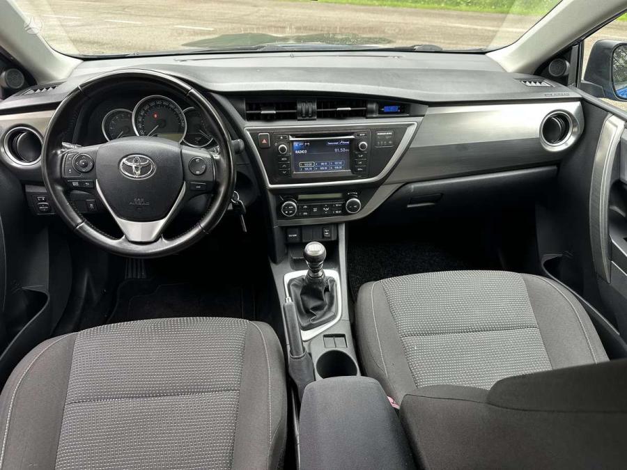 Blue Toyota Auris 2013 in Ukmerge, with an engine capacity of 1.36 L and mileage of 210 thousand km for 5350 €, photo 9 on AUTOMOTO.COM.LV