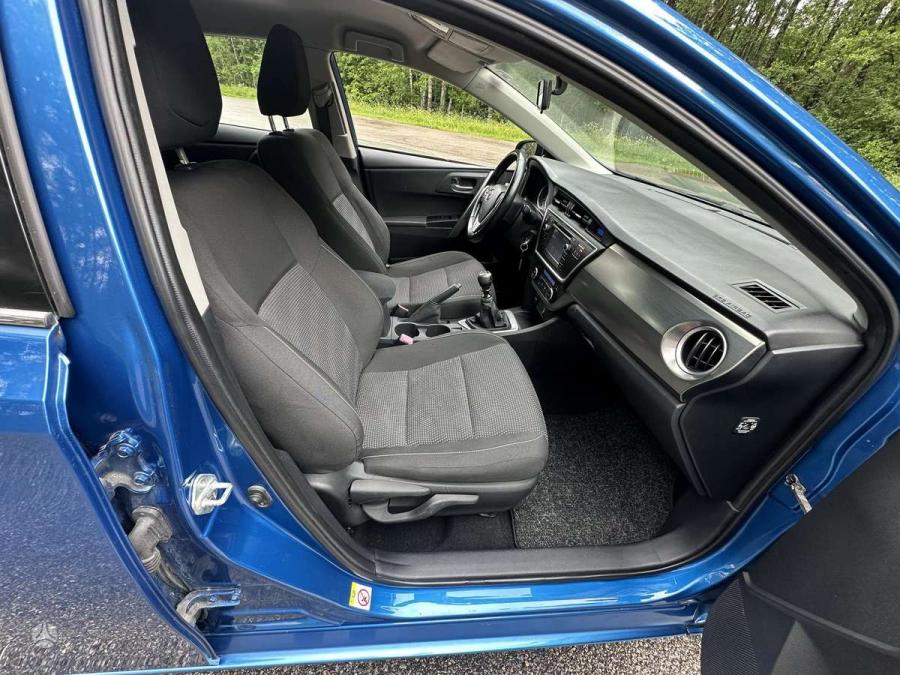 Blue Toyota Auris 2013 in Ukmerge, with an engine capacity of 1.36 L and mileage of 210 thousand km for 5350 €, photo 11 on AUTOMOTO.COM.LV