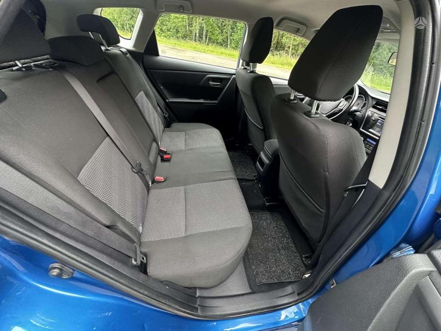 Blue Toyota Auris 2013 in Ukmerge, with an engine capacity of 1.36 L and mileage of 210 thousand km for 5350 €, photo 12 on AUTOMOTO.COM.LV