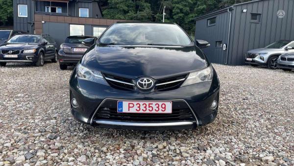Blue Toyota Auris 2013 in Kaunas, with an engine capacity of 1.36 L and mileage of 135 thousand km for 6800 €, photo 2 on AUTOMOTO.COM.LV