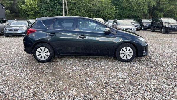 Blue Toyota Auris 2013 in Kaunas, with an engine capacity of 1.36 L and mileage of 135 thousand km for 6800 €, photo 4 on AUTOMOTO.COM.LV