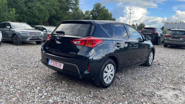 Blue Toyota Auris 2013 in Kaunas, with an engine capacity of 1.36 L and mileage of 135 thousand km for 6800 €, photo 5 on AUTOMOTO.COM.LV