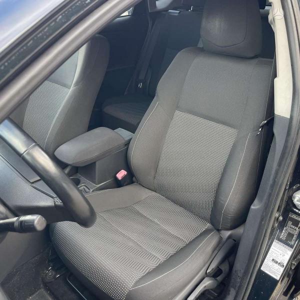 Blue Toyota Auris 2013 in Kaunas, with an engine capacity of 1.36 L and mileage of 135 thousand km for 6800 €, photo 8 on AUTOMOTO.COM.LV