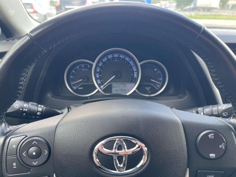 Zils Toyota Auris 2013 Kauņa, ar dzinēja tilpumu 1.36 L un nobraukumu 135 tūkst. km par 6800 €, foto 15 vietnē AUTOMOTO.COM.LV