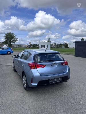 Blue Toyota Auris 2013 in Ukmerge, with an engine capacity of 1.60 L and mileage of 207 thousand km for 7999 €, photo 6 on AUTOMOTO.COM.LV