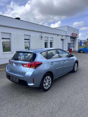 Blue Toyota Auris 2013 in Ukmerge, with an engine capacity of 1.60 L and mileage of 207 thousand km for 7999 €, photo 8 on AUTOMOTO.COM.LV