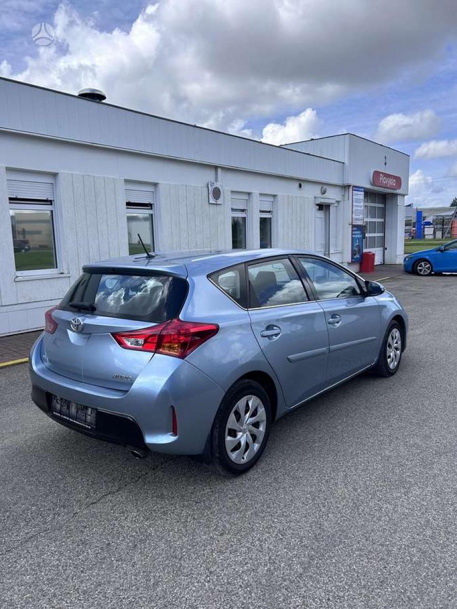 Blue Toyota Auris 2013 in Ukmerge, with an engine capacity of 1.60 L and mileage of 207 thousand km for 7999 €, photo 8 on AUTOMOTO.COM.LV