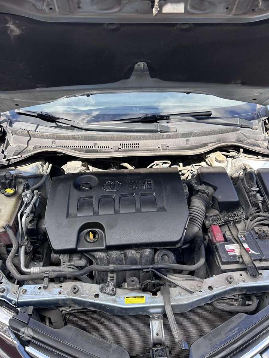 Blue Toyota Auris 2013 in Ukmerge, with an engine capacity of 1.60 L and mileage of 207 thousand km for 7999 €, photo 11 on AUTOMOTO.COM.LV