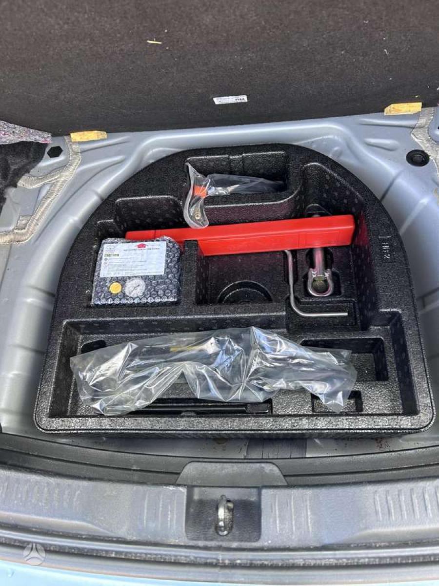 Blue Toyota Auris 2013 in Ukmerge, with an engine capacity of 1.60 L and mileage of 207 thousand km for 7999 €, photo 12 on AUTOMOTO.COM.LV